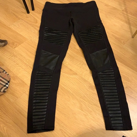 ALO Yoga | Pants & Jumpsuits | Alo Moto Leggings In Black Warrior ...